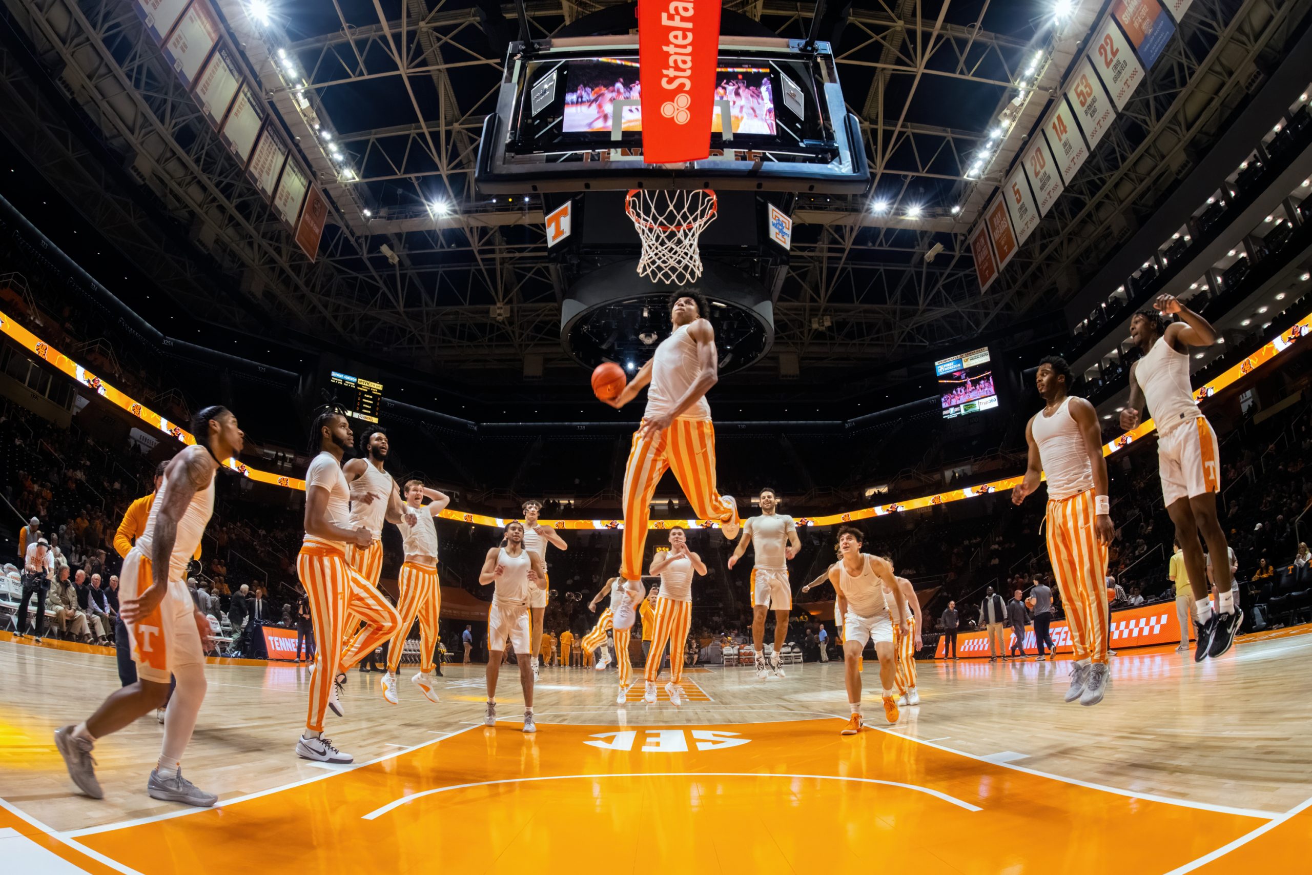 Tennessee passes first SEC test with dominating 90-64 win over Ole Miss ...